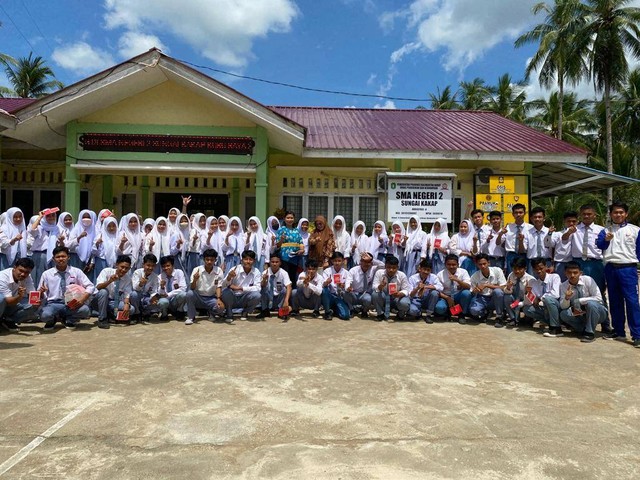 Astra Motor Kalbar Beri Edukasi Safety Riding Pada Pelajar SMA N 2 Sungai Kakap | kumparan.com