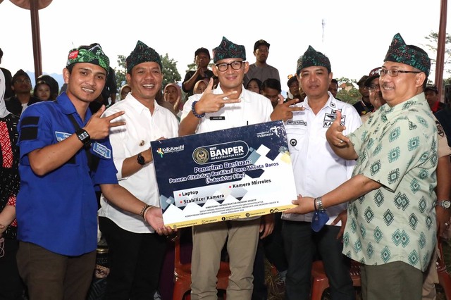 Buka Peluang Kerja Berkelanjutan, Sandiaga Uno Dorong Komunitas Film ...