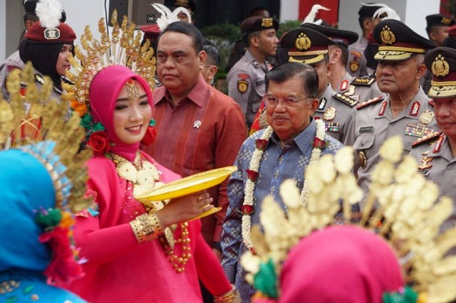 Tarian Daerah Bugis dan Toraja yang Penuh Makna | kumparan.com