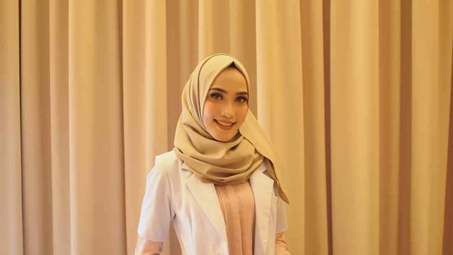 Profil Muna Soraya, Dokter Kecantikan yang Jadi Istri Dahnil Anzar ... Profil Muna Soraya, Dokter Kecantikan yang Jadi Istri Dahnil Anzar ...
