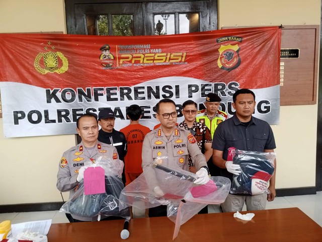 Bentrokan Pecah di Kiaracondong Dipicu 'Jangan Banyak Gaya', 3 Pelaku ... Bentrokan Pecah di Kiaracondong Dipicu 'Jangan Banyak Gaya', 3 Pelaku ...