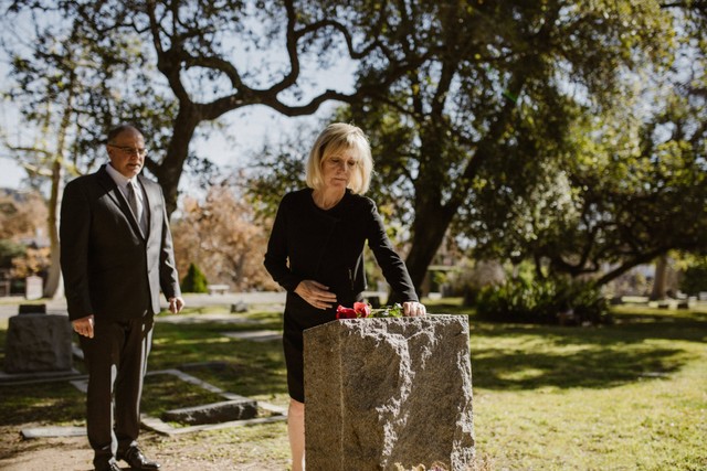 4 Puisi Untuk Suami Yang Sudah Meninggal Kumparan