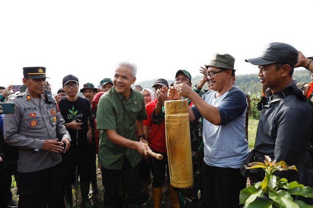 Selamatkan Lahan Kritis, Ganjar Tanam 1.500 Pohon di Area Rawan Longsor ...