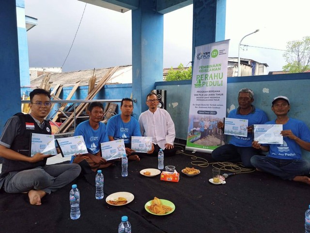 Pembinaan Nelayan Program Lapak Berkah Perahu Peduli YBM PLN UID Jawa Timur | kumparan.com