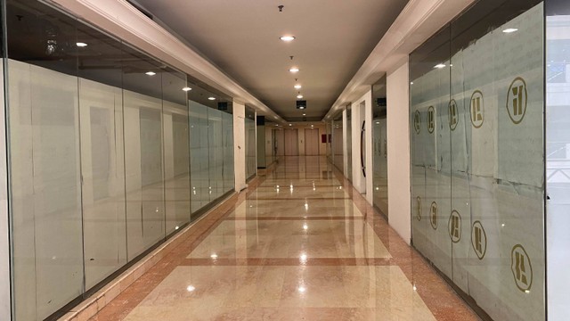 PPKM Dicabut, Mal Blok M dan Ratu Plaza Masih Sepi Pedagang dan ...