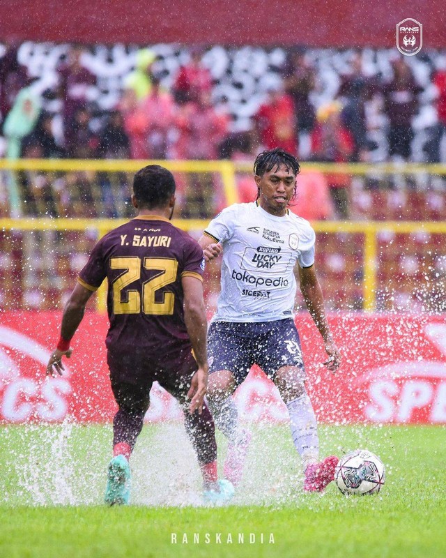Hasil Liga 1: Hujan & Lapangan Becek, PSM Makassar Tekuk Rans Nusantara ...