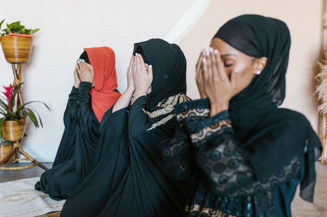 Apa Itu Poliamori? Ini Penjelasan dan Bedanya dengan Poligami | kumparan.com