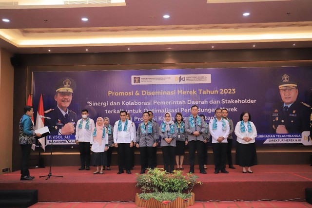 Kukuhkan Tim Layanan KI, Direktur Merek : Tulang Punggung Pelayanan KI ...