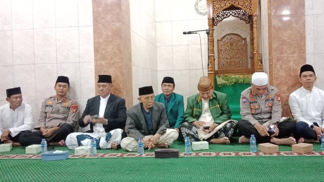 Silaturahmi Lewat Subuh Keliling di Tambora | kumparan.com