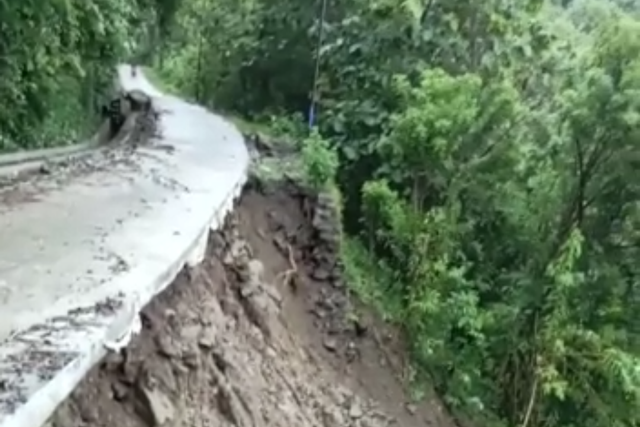 Sleman Diguyur Hujan Deras, 5 Titik di Prambanan Longsor | kumparan.com