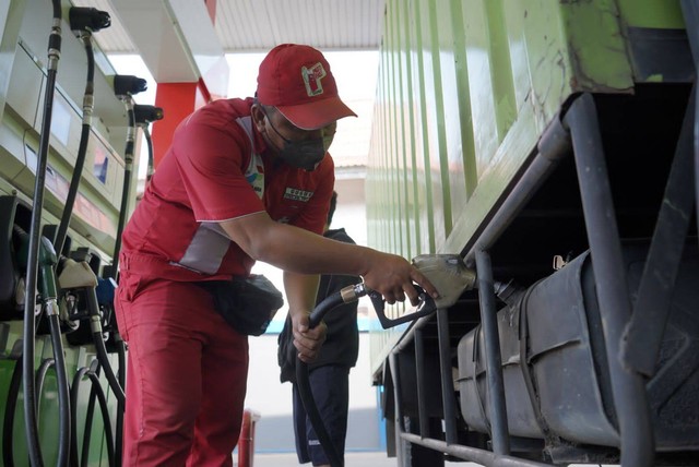 Pertamina Perluas Uji Coba Subsidi Tepat ke Wilayah Kalimantan Barat | kumparan.com