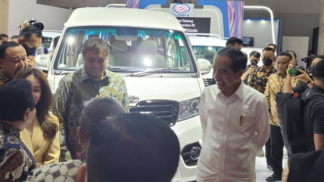 Foto: Jokowi Melihat Esemka Bima EV di IIMS 2023 | kumparan.com