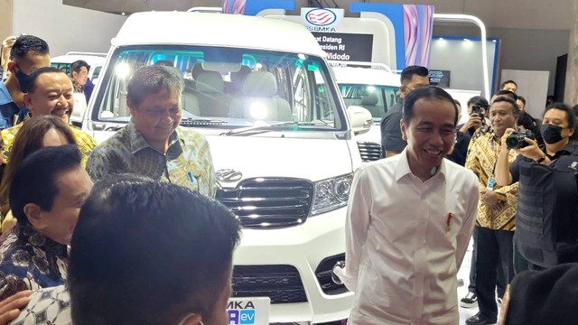 Foto: Jokowi Melihat Esemka Bima EV di IIMS 2023 | kumparan.com