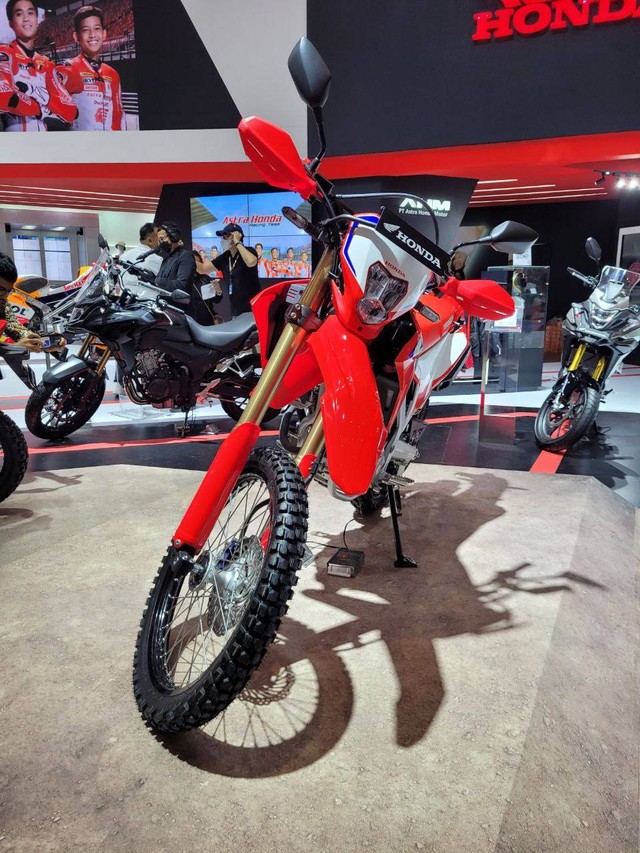 AHM Luncurkan Motor CRF250L Model 2023 di Ajang IIMS 2023 | kumparan.com