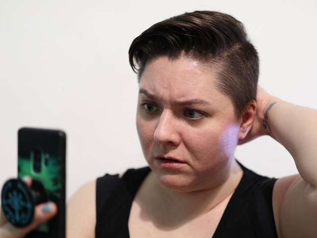 Kode Tangan Minta Tolong yang Bisa Digunakan Jika Terancam | kumparan.com