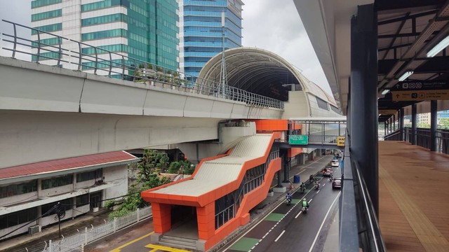Halte Transjakarta Cawang-Cikoko Mulai Beroperasi, Ini Potretnya ...