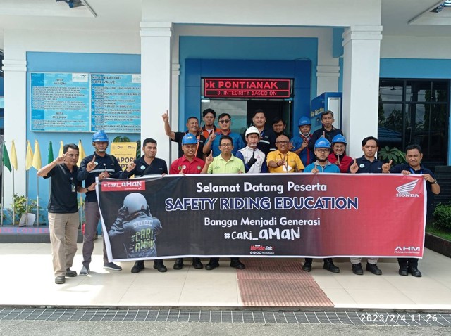 Astra Motor Kalbar Beri Edukasi Safety Riding ke PT Wilmar Chemical Indonesia | kumparan.com