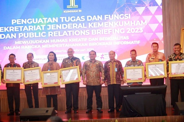 Kemenkumham Jateng Kembali Mengukir Penghargaan Bidang Kehumasan | kumparan.com