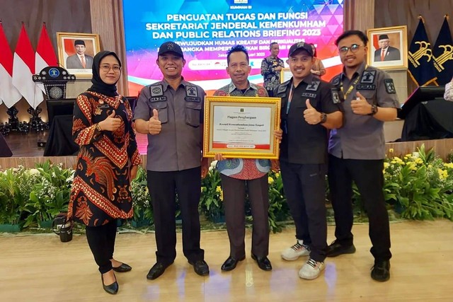 Kanwil Kemenkumham Jateng Pertahankan Penghargaan Terbaik Bidang Kehumasan | kumparan.com