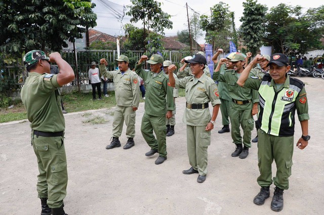 Keseruan Lomba Baris Berbaris Linmas Ala Ganjar Muda Padjajaran di ...