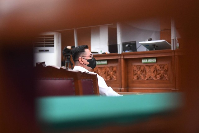 Vonis AKP Irfan Widyanto: 10 Bulan Bui; Ibu Nangis Histeris | kumparan.com