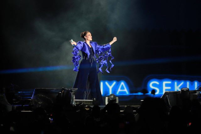 Menawan, Ini 6 Gaya Raisa saat Konser di GBK | kumparan.com