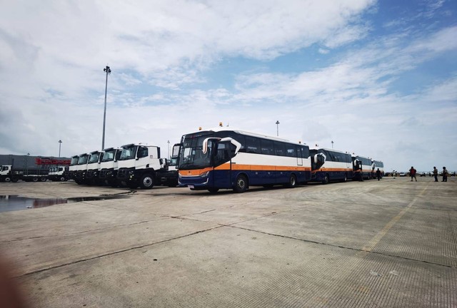 Bus Setir Kiri Buatan Ungaran Diekspor ke Laos | kumparan.com