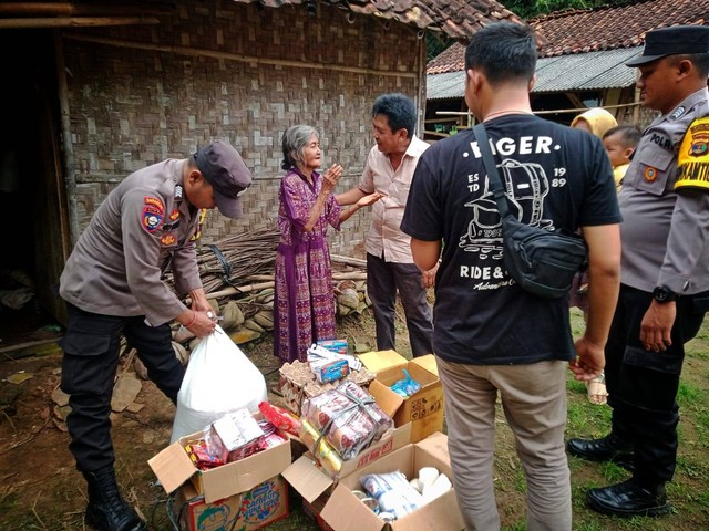 Nenek di Lampung Tinggal Sendiri di Geribik Sambil Jual Sapu, Kini ...