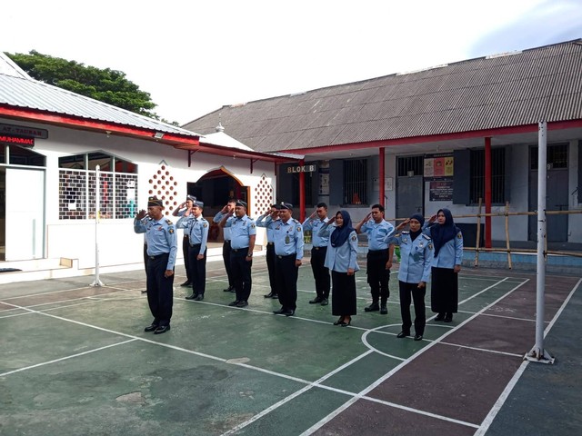 Rutan Bantaeng Serahkan Reward kepada 4 Orang Pegawai Teladan ...