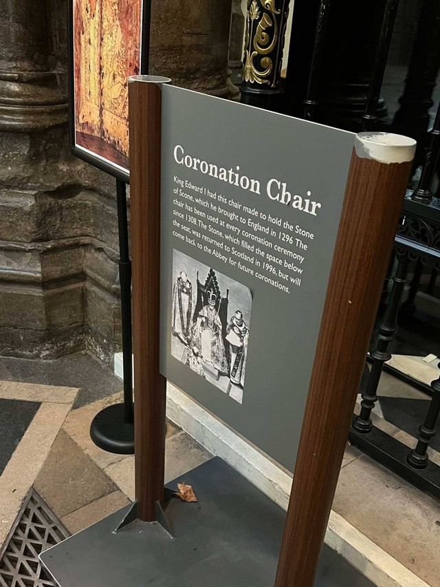 Kursi Takhta Usia 700 Tahun Direstorasi Jelang Penobatan Raja Charles ...