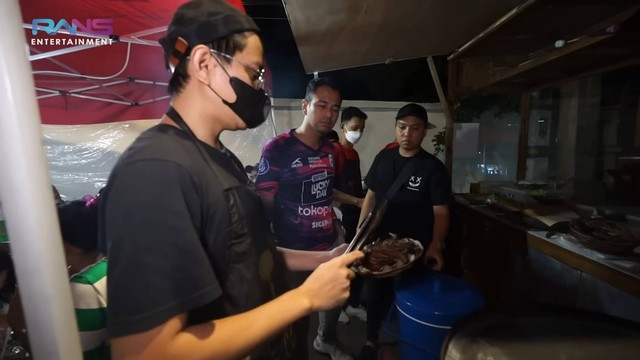 Nyobain Bebek Asap di Kalibata Raffi Ahmad Langsung Investasi di Tempat ...