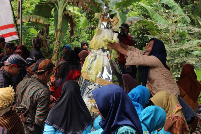 Mahasiswa KKN Universitas Ahmad Dahlan Sukseskan Merti Padukuhan ...