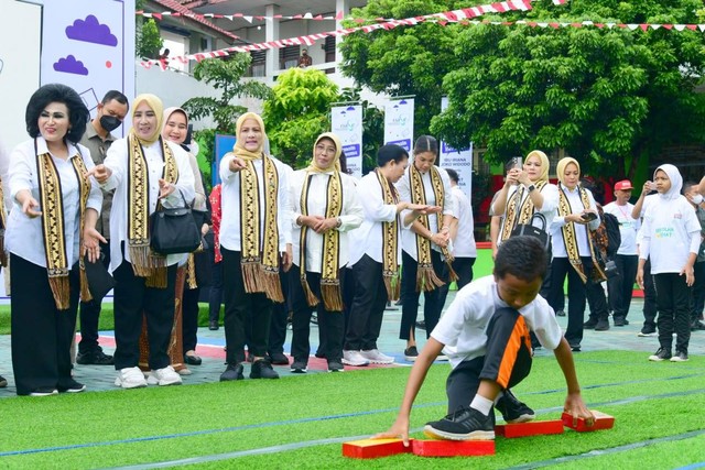 Kunjungan ke Lampung, Iriana Jokowi Ajak Siswa Budayakan Permainan ...