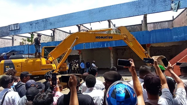 Bangun Baru, Pasar Sanggeng, Manokwari Dibongkar | kumparan.com