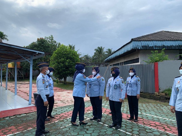 Kalapas Perempuan Martapura Periksa Kelengkapan Atribut Petugas | kumparan.com