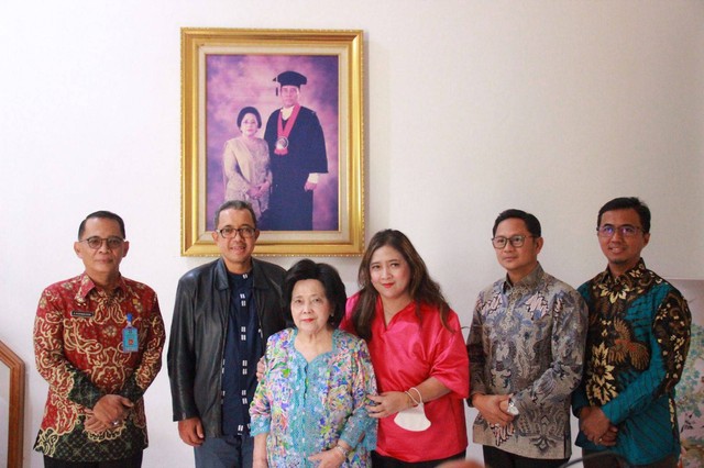 Kepala BPSDM dan Kakanwil Kumham Jateng Bersilaturahmi dengan Istri Prof Muladi | kumparan.com