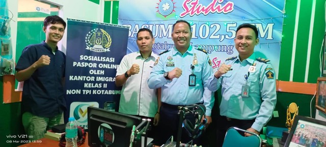 Sosialisasikan Paspor Online, Imigrasi Kotabumi Gandeng Radio Basuma ...