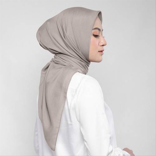 5 Rekomendasi Hijab Bahan Voal Premium Terbaik | kumparan.com