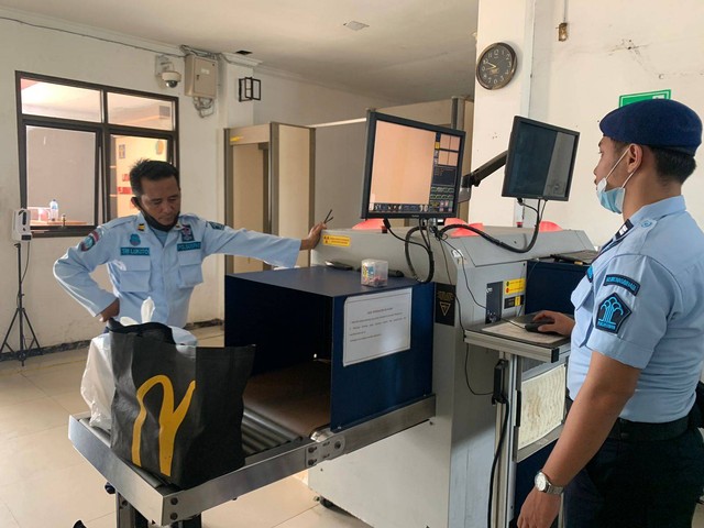 Cegah Barang Larangan Masuk, Lapas Batu Optimalkan Penggunaan Mesin X ...
