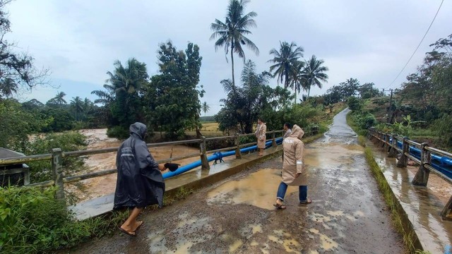 6 Sungai di Way Kanan Meluap, Sebabkan Banjir hingga Tanah Longsor ...