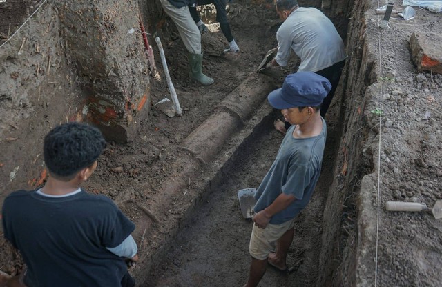 Disbud DIY Temukan 8 Paralon Kuno di Keraton Pleret, Fungsinya Masih ...