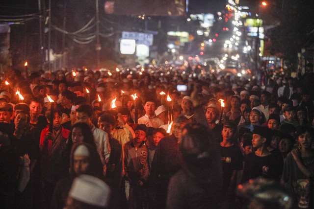 Foto: Meriahnya Pawai Obor Sambut Ramadhan di Sejumlah Daerah di ...