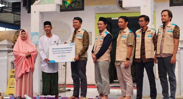 Sambut Ramadan, YBM UP3 Jambi Beri Bantuan Para Mustahik dan Salurkan Dana Zakat | kumparan.com