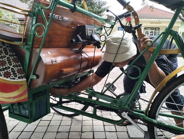 Dishub DIY Kenalkan Becak Kayuh Listrik | kumparan.com