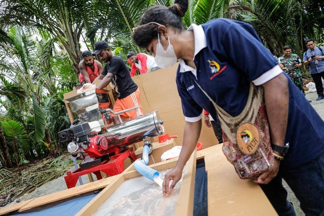 Hadirkan Mesin Pengolah Sagu, Anak Muda Papua Optimistis Naikkan Hasil ...