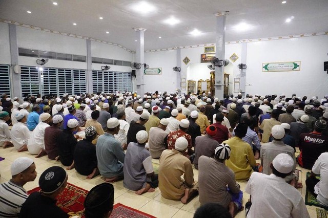 WBP LPN Karang Intan Antusias Ikuti Salat Taraweh Pertama Ramadan 1444H ... WBP LPN Karang Intan Antusias Ikuti Salat Taraweh Pertama Ramadan 1444H ...