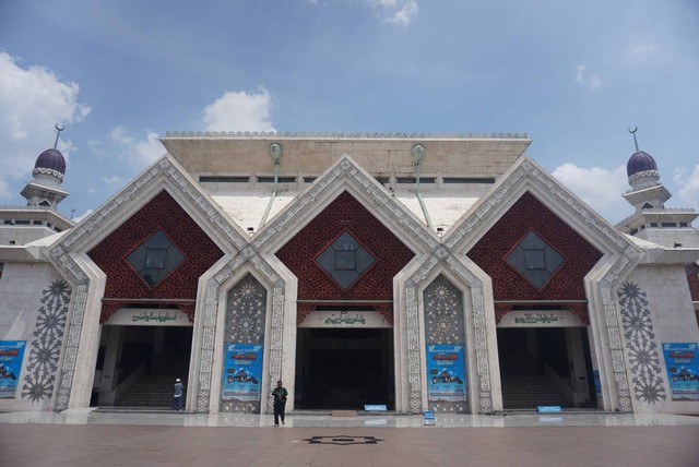 Foto: Keindahan Arsitektur Khas Turki di Masjid At-Tin | kumparan.com