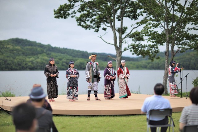 Suku Ainu: Etnis Minoritas Jepang yang Diasingkan oleh Negara ...
