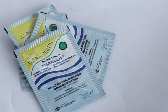 Viral Soal Oralit Bisa Cegah Dehidrasi Saat Puasa, Begini Jawaban Ahli ...