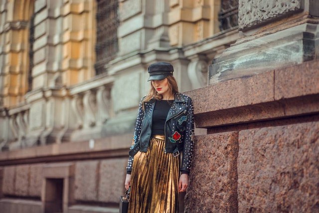 Tips Padu Padan Fashion Item dan Perhiasan Gold untuk Dipakai Sehari ...